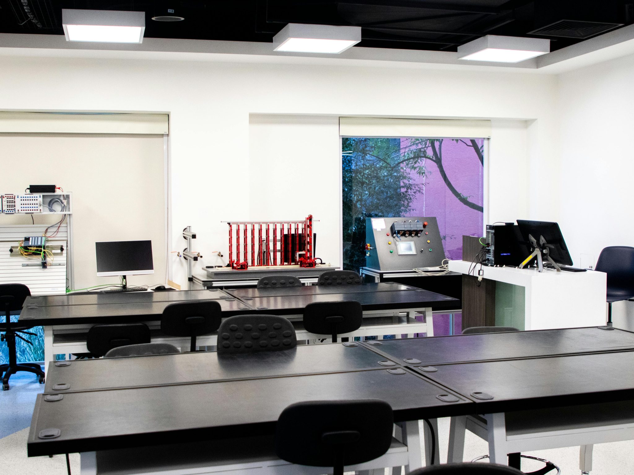 21 Elegant Classroom Lighting Ideas For Your Space!